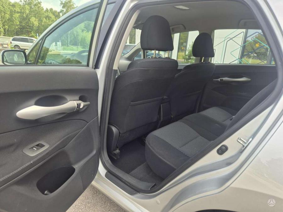 Pelēks Toyota Auris 2011 Kauņa, ar dzinēja tilpumu 2.00 L un nobraukumu 245 tūkst. km par 3900 €, foto 12 vietnē AUTOMOTO.COM.LV