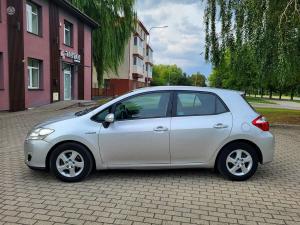 Pelēks Toyota Auris 2011 Šauļi, ar dzinēja tilpumu 1.80 L un nobraukumu 395 tūkst. km par 4990 €, foto 4 vietnē AUTOMOTO.COM.LV