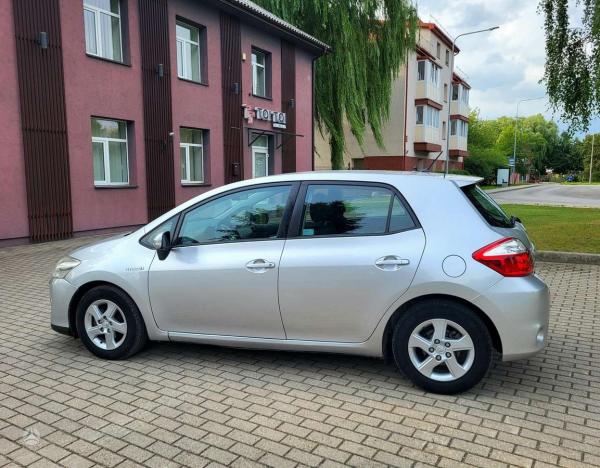 Pelēks Toyota Auris 2011 Šauļi, ar dzinēja tilpumu 1.80 L un nobraukumu 395 tūkst. km par 4990 €, foto 5 vietnē AUTOMOTO.COM.LV