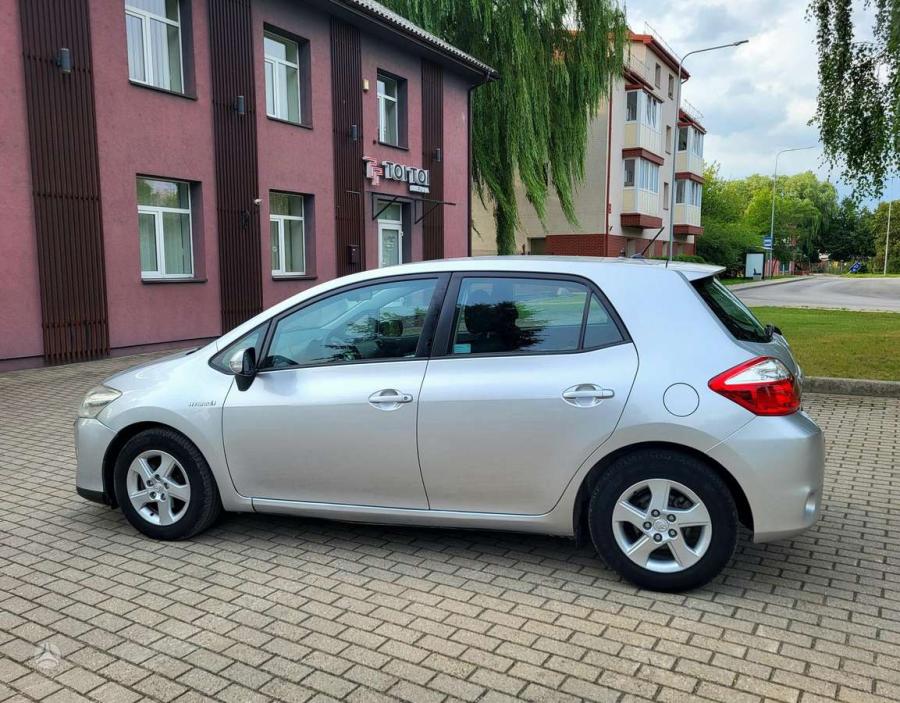 Pelēks Toyota Auris 2011 Šauļi, ar dzinēja tilpumu 1.80 L un nobraukumu 395 tūkst. km par 4990 €, foto 5 vietnē AUTOMOTO.COM.LV