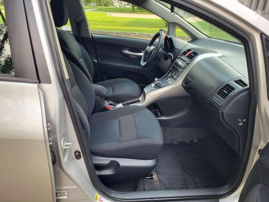 Pelēks Toyota Auris 2011 Šauļi, ar dzinēja tilpumu 1.80 L un nobraukumu 395 tūkst. km par 4990 €, foto 10 vietnē AUTOMOTO.COM.LV