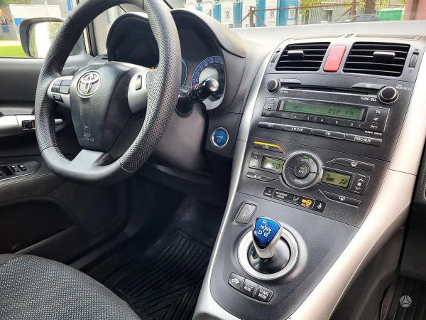 Pelēks Toyota Auris 2011 Šauļi, ar dzinēja tilpumu 1.80 L un nobraukumu 395 tūkst. km par 4990 €, foto 11 vietnē AUTOMOTO.COM.LV