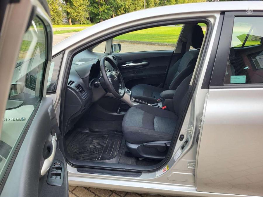Pelēks Toyota Auris 2011 Šauļi, ar dzinēja tilpumu 1.80 L un nobraukumu 395 tūkst. km par 4990 €, foto 20 vietnē AUTOMOTO.COM.LV