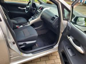 Pelēks Toyota Auris 2011 Šauļi, ar dzinēja tilpumu 1.80 L un nobraukumu 395 tūkst. km par 4990 €, foto 21 vietnē AUTOMOTO.COM.LV