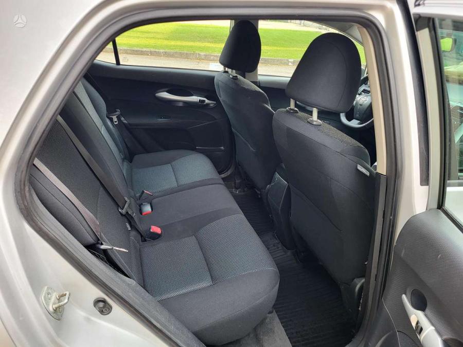Pelēks Toyota Auris 2011 Šauļi, ar dzinēja tilpumu 1.80 L un nobraukumu 395 tūkst. km par 4990 €, foto 22 vietnē AUTOMOTO.COM.LV