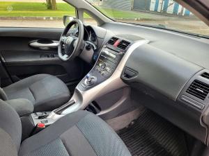Pelēks Toyota Auris 2011 Šauļi, ar dzinēja tilpumu 1.80 L un nobraukumu 395 tūkst. km par 4990 €, foto 24 vietnē AUTOMOTO.COM.LV