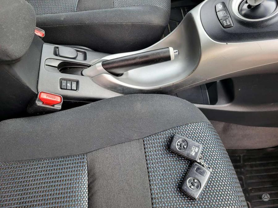 Pelēks Toyota Auris 2011 Šauļi, ar dzinēja tilpumu 1.80 L un nobraukumu 395 tūkst. km par 4990 €, foto 25 vietnē AUTOMOTO.COM.LV