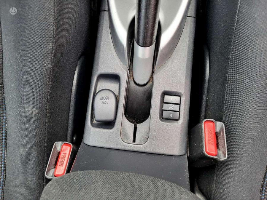 Pelēks Toyota Auris 2011 Šauļi, ar dzinēja tilpumu 1.80 L un nobraukumu 395 tūkst. km par 4990 €, foto 26 vietnē AUTOMOTO.COM.LV