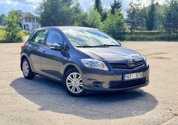 Pelēks Toyota Auris 2011 Jūrmala, ar dzinēja tilpumu 1.60 L un nobraukumu 116 tūkst. km par 5500 €, foto 4 vietnē AUTOMOTO.COM.LV