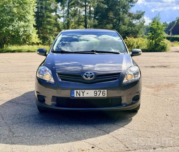 Pelēks Toyota Auris 2011 Jūrmala, ar dzinēja tilpumu 1.60 L un nobraukumu 116 tūkst. km par 5500 €, foto 6 vietnē AUTOMOTO.COM.LV