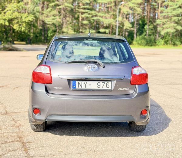 Pelēks Toyota Auris 2011 Jūrmala, ar dzinēja tilpumu 1.60 L un nobraukumu 116 tūkst. km par 5500 €, foto 7 vietnē AUTOMOTO.COM.LV