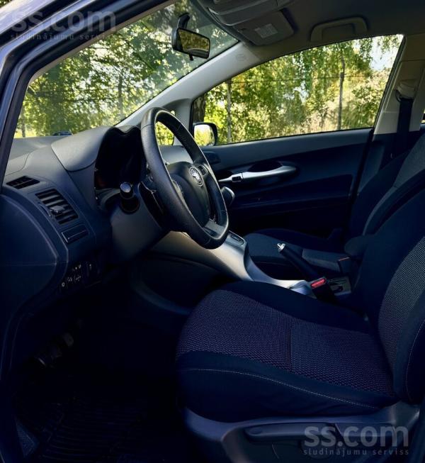 Pelēks Toyota Auris 2011 Jūrmala, ar dzinēja tilpumu 1.60 L un nobraukumu 116 tūkst. km par 5500 €, foto 10 vietnē AUTOMOTO.COM.LV