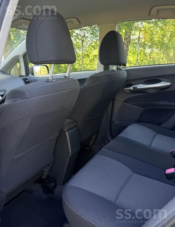 Pelēks Toyota Auris 2011 Jūrmala, ar dzinēja tilpumu 1.60 L un nobraukumu 116 tūkst. km par 5500 €, foto 11 vietnē AUTOMOTO.COM.LV