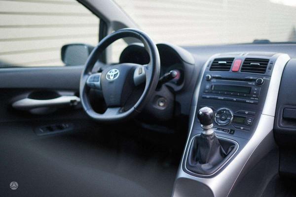Toyota Auris 2011 Kauņa vietnē Pelēks Toyota Auris 2011 Kauņa, ar dzinēja tilpumu 1.36 L un nobraukumu 245 tūkst. km par 2200 €, foto 8 vietnē AUTOMOTO.COM.LV