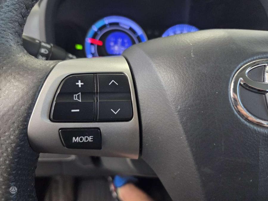 Grey Toyota Auris 2011 in Vilnius, with an engine capacity of 1.80 L and mileage of 190 thousand km for 6500 €, photo 48 on AUTOMOTO.COM.LV