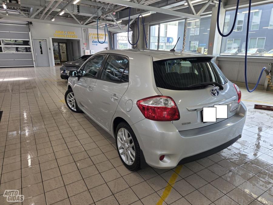 Pelēks Toyota Auris 2011 Ukmergė, ar dzinēja tilpumu 1.80 L un nobraukumu 190 tūkst. km par 6500 €, foto 6 vietnē AUTOMOTO.COM.LV