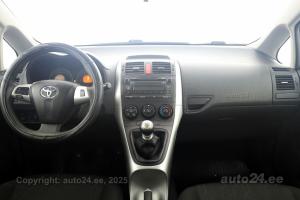 Grey Toyota Auris 2012 in Tallinn, with an engine capacity of 1.60 L and mileage of 279 thousand km for 2799 €, photo 5 on AUTOMOTO.COM.LV