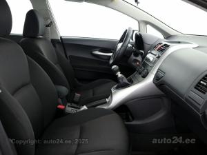 Grey Toyota Auris 2012 in Tallinn, with an engine capacity of 1.60 L and mileage of 279 thousand km for 2799 €, photo 6 on AUTOMOTO.COM.LV