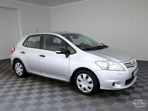 Grey Toyota Auris 2012 in Tallinn, with an engine capacity of 1.60 L and mileage of 279 thousand km for 2799 €, photo 1 on AUTOMOTO.COM.LV
