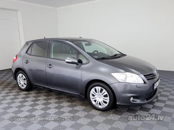 Grey Toyota Auris 2012 in Tallinn, with an engine capacity of 1.60 L and mileage of 379 thousand km for 2599 €, photo 1 on AUTOMOTO.COM.LV