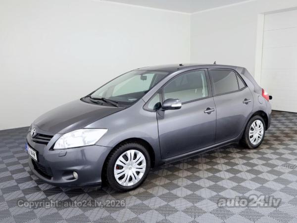 Grey Toyota Auris 2012 in Tallinn, with an engine capacity of 1.60 L and mileage of 379 thousand km for 2599 €, photo 2 on AUTOMOTO.COM.LV