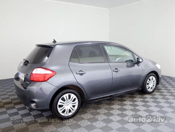 Grey Toyota Auris 2012 in Tallinn, with an engine capacity of 1.60 L and mileage of 379 thousand km for 2599 €, photo 3 on AUTOMOTO.COM.LV
