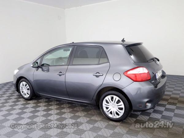 Grey Toyota Auris 2012 in Tallinn, with an engine capacity of 1.60 L and mileage of 379 thousand km for 2599 €, photo 4 on AUTOMOTO.COM.LV
