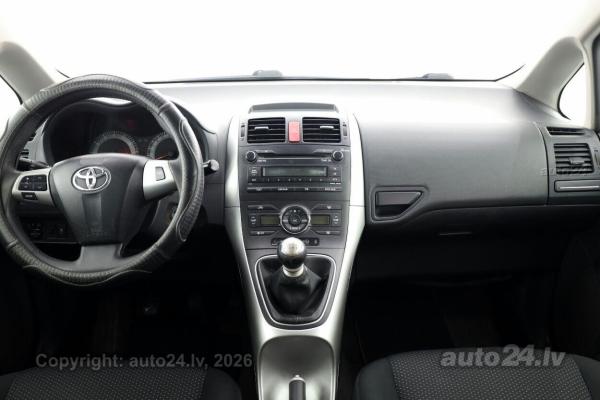 Grey Toyota Auris 2012 in Tallinn, with an engine capacity of 1.60 L and mileage of 379 thousand km for 2599 €, photo 5 on AUTOMOTO.COM.LV