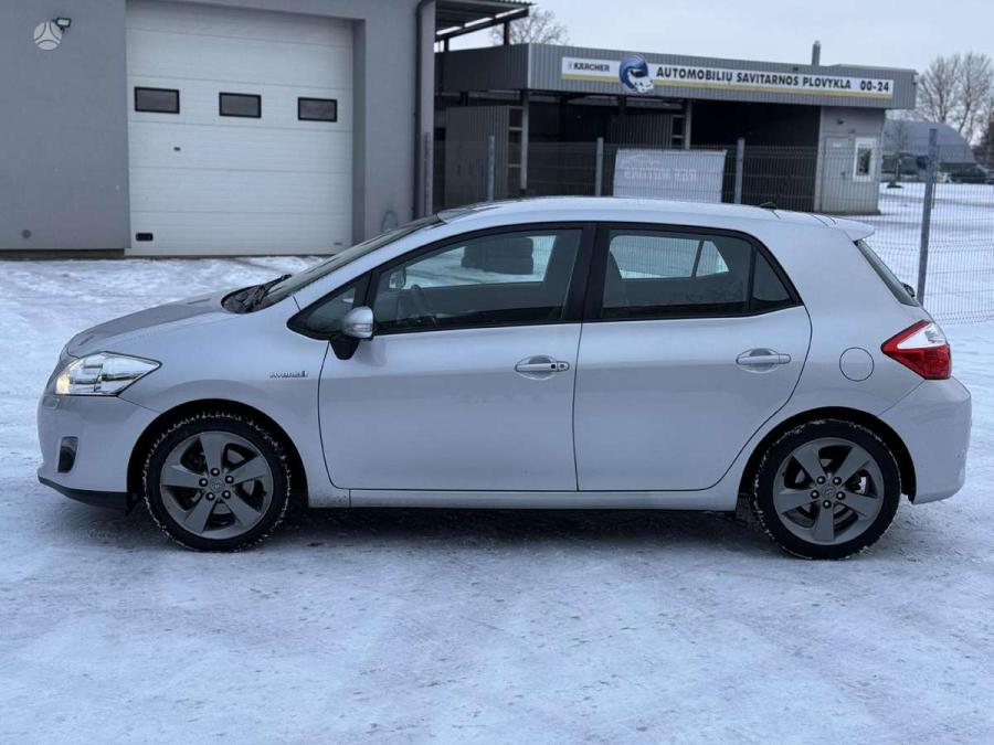 Grey Toyota Auris 2012 in Marijampole, with an engine capacity of 1.80 L and mileage of 280 thousand km for 5200 €, photo 2 on AUTOMOTO.COM.LV