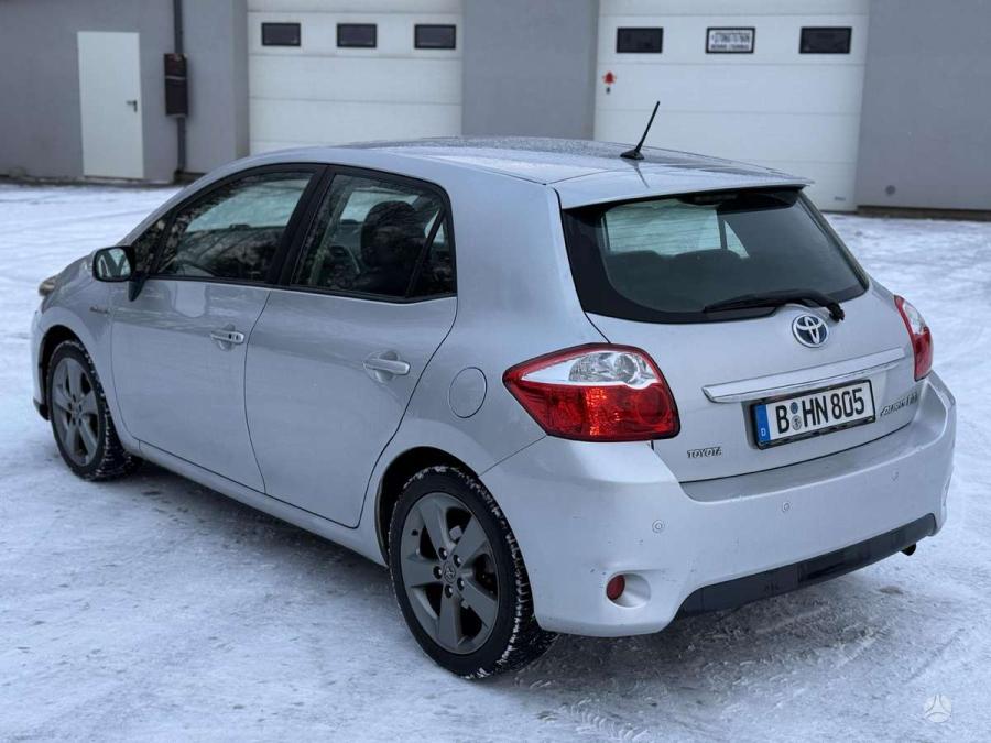 Grey Toyota Auris 2012 in Marijampole, with an engine capacity of 1.80 L and mileage of 280 thousand km for 5200 €, photo 3 on AUTOMOTO.COM.LV