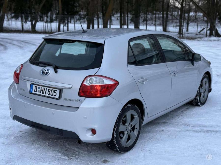 Grey Toyota Auris 2012 in Marijampole, with an engine capacity of 1.80 L and mileage of 280 thousand km for 5200 €, photo 5 on AUTOMOTO.COM.LV