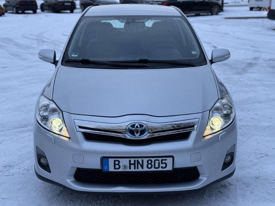 Grey Toyota Auris 2012 in Marijampole, with an engine capacity of 1.80 L and mileage of 280 thousand km for 5200 €, photo 7 on AUTOMOTO.COM.LV
