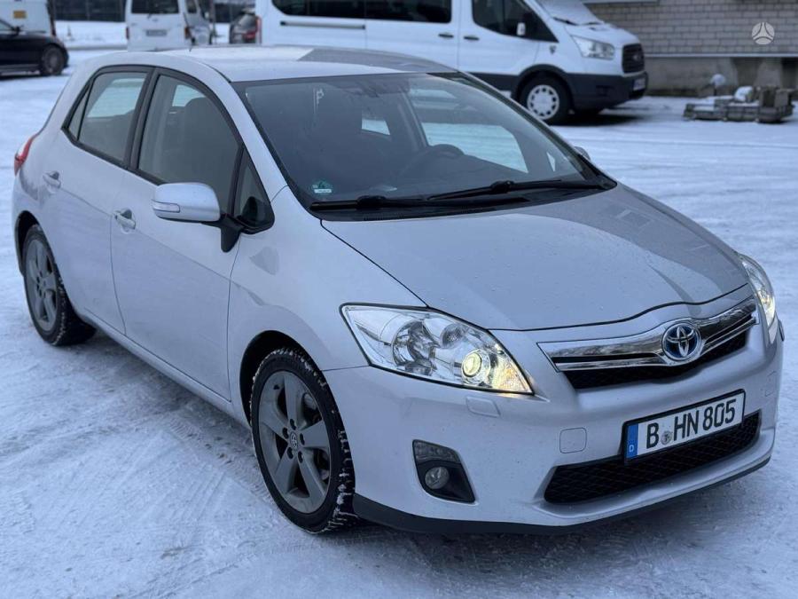Grey Toyota Auris 2012 in Marijampole, with an engine capacity of 1.80 L and mileage of 280 thousand km for 5200 €, photo 8 on AUTOMOTO.COM.LV