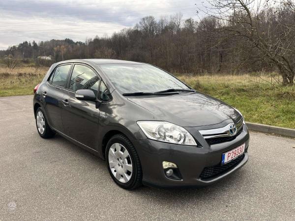 Grey Toyota Auris 2012 in Vilnius, with an engine capacity of 1.80 L and mileage of 228 thousand km for 5200 €, photo 2 on AUTOMOTO.COM.LV
