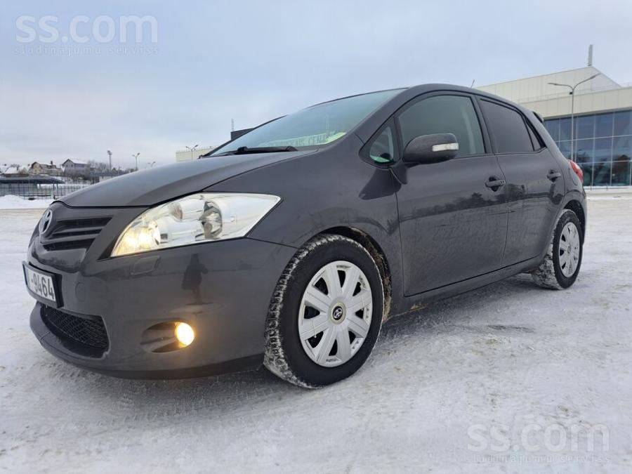 Pelēks Toyota Auris 2012 Rēzekne, ar dzinēja tilpumu 2.00 L un nobraukumu 130 tūkst. km par 4150 €, foto 1 vietnē AUTOMOTO.COM.LV