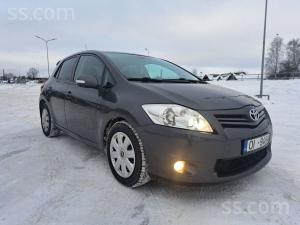 Pelēks Toyota Auris 2012 Rēzekne, ar dzinēja tilpumu 2.00 L un nobraukumu 130 tūkst. km par 4150 €, foto 2 vietnē AUTOMOTO.COM.LV
