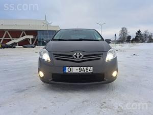 Pelēks Toyota Auris 2012 Rēzekne, ar dzinēja tilpumu 2.00 L un nobraukumu 130 tūkst. km par 4150 €, foto 3 vietnē AUTOMOTO.COM.LV