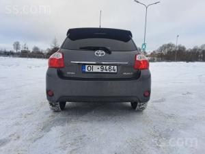 Pelēks Toyota Auris 2012 Rēzekne, ar dzinēja tilpumu 2.00 L un nobraukumu 130 tūkst. km par 4150 €, foto 4 vietnē AUTOMOTO.COM.LV