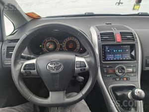 Pelēks Toyota Auris 2012 Rēzekne, ar dzinēja tilpumu 2.00 L un nobraukumu 130 tūkst. km par 4150 €, foto 13 vietnē AUTOMOTO.COM.LV