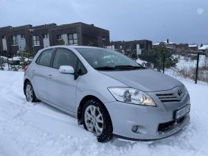 Pelēks Toyota Auris 2012 Viļņa, ar dzinēja tilpumu 1.60 L un nobraukumu 214 tūkst. km par 5600 €, foto 3 vietnē AUTOMOTO.COM.LV
