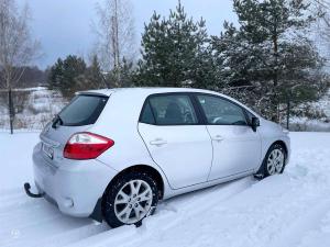 Pelēks Toyota Auris 2012 Viļņa, ar dzinēja tilpumu 1.60 L un nobraukumu 214 tūkst. km par 5600 €, foto 4 vietnē AUTOMOTO.COM.LV