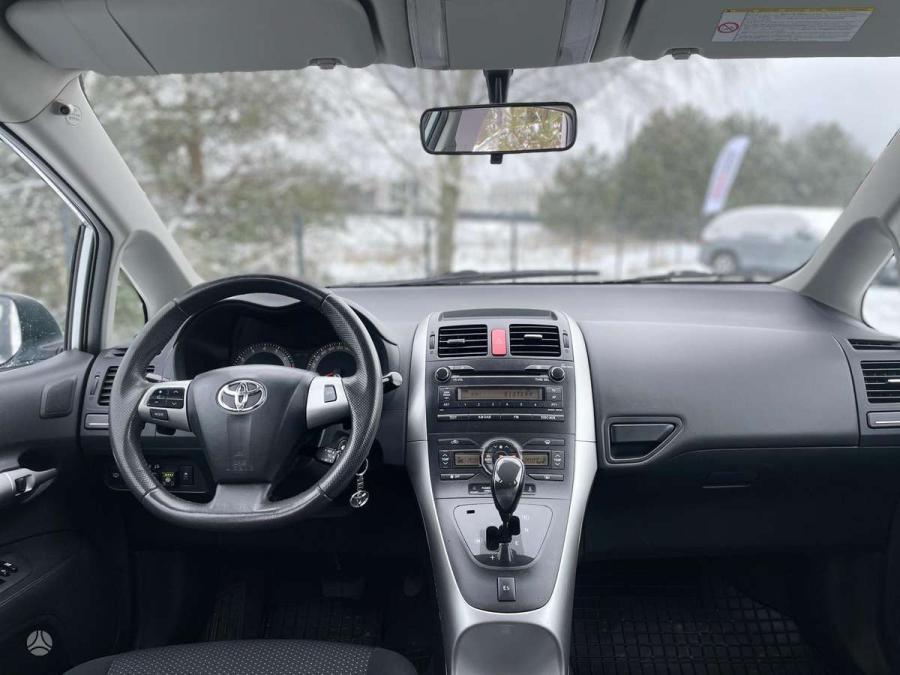 Pelēks Toyota Auris 2012 Viļņa, ar dzinēja tilpumu 1.60 L un nobraukumu 214 tūkst. km par 5600 €, foto 8 vietnē AUTOMOTO.COM.LV