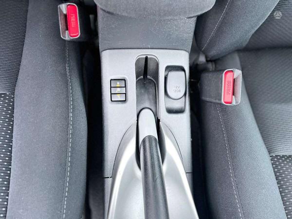 Pelēks Toyota Auris 2012 Viļņa, ar dzinēja tilpumu 1.60 L un nobraukumu 214 tūkst. km par 5600 €, foto 11 vietnē AUTOMOTO.COM.LV