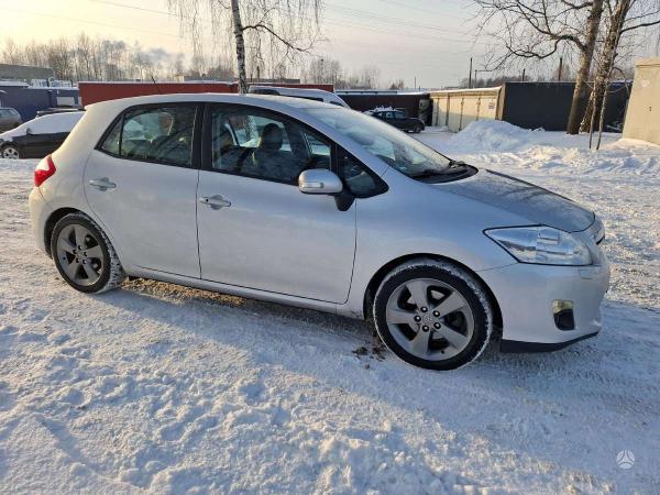 Pelēks Toyota Auris 2012 Kauņa, ar dzinēja tilpumu 1.80 L un nobraukumu 164 tūkst. km par 6300 €, foto 6 vietnē AUTOMOTO.COM.LV