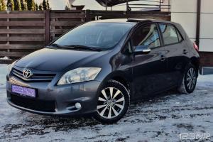 Pelēks Toyota Auris 2012 Kretinga, ar dzinēja tilpumu 2.00 L un nobraukumu 110 tūkst. km par 4950 €, foto  vietnē AUTOMOTO.COM.LV