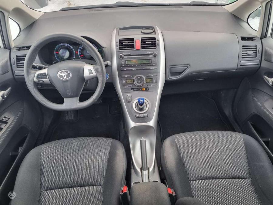 Pelēks Toyota Auris 2012 Šauļi, ar dzinēja tilpumu 1.80 L un nobraukumu 159 tūkst. km par 6300 €, foto 18 vietnē AUTOMOTO.COM.LV