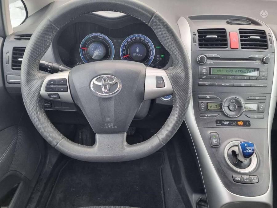 Pelēks Toyota Auris 2012 Šauļi, ar dzinēja tilpumu 1.80 L un nobraukumu 159 tūkst. km par 6300 €, foto 19 vietnē AUTOMOTO.COM.LV