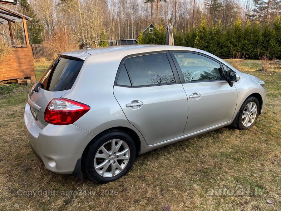 Pelēks Toyota Auris 2012 Tallina, ar dzinēja tilpumu 1.60 L un nobraukumu 139 tūkst. km par 5300 €, foto 1 vietnē AUTOMOTO.COM.LV
