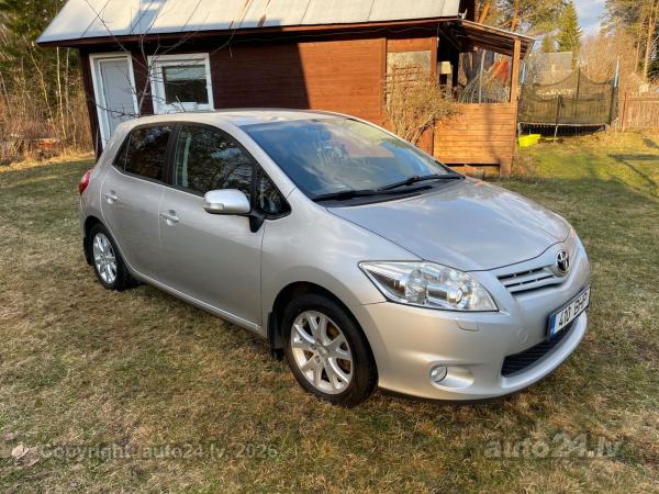 Grey Toyota Auris 2012 in Tallinn, with an engine capacity of 1.60 L and mileage of 139 thousand km for 5300 €, photo 5 on AUTOMOTO.COM.LV