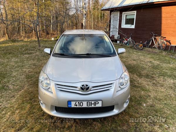 Grey Toyota Auris 2012 in Tallinn, with an engine capacity of 1.60 L and mileage of 139 thousand km for 5300 €, photo 7 on AUTOMOTO.COM.LV